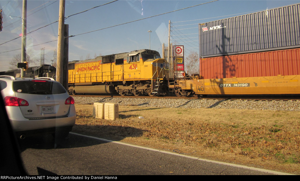 trailing locomotive is a UP sd-70m
